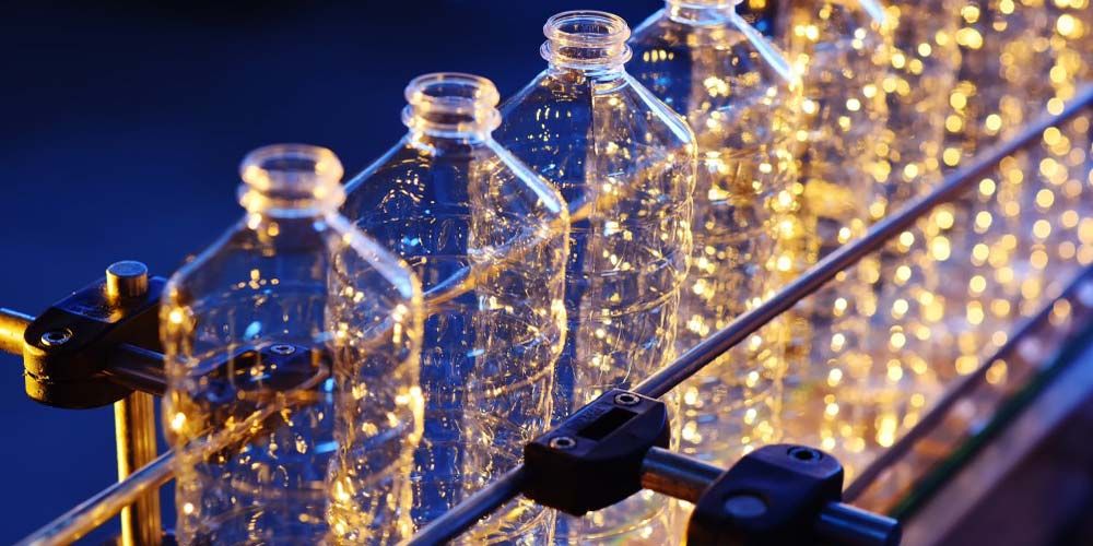 Bagaimana Proses Manufaktur Pembuatan Botol Plastik? | tokoplas.com